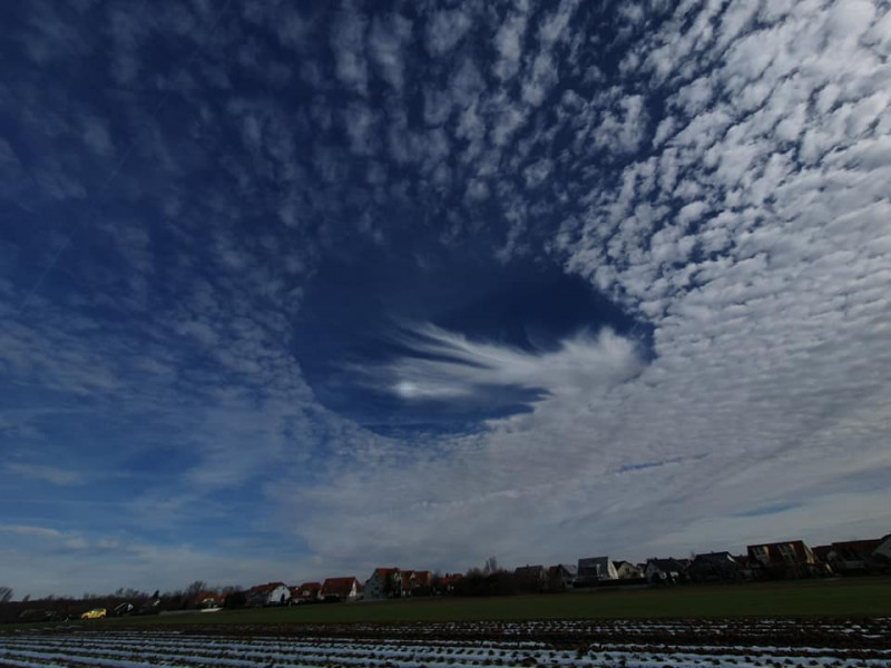 Lyukas felhők jelentek meg az égen Németországban | FÉNYÖRVÉNY